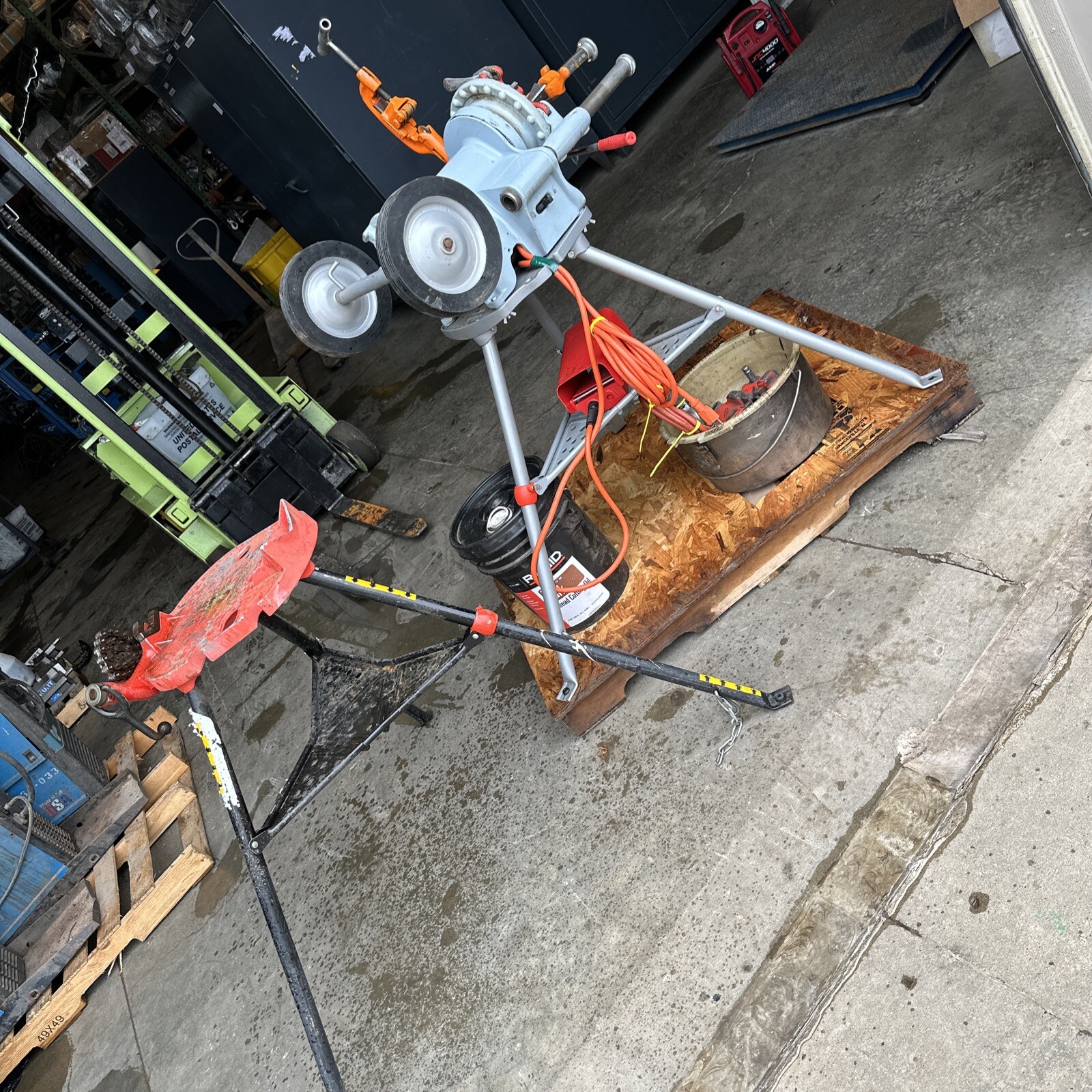 Ridgid 300 Pipe Threader 1/2"-2" Threading Machine 2 Dies Tripod ...