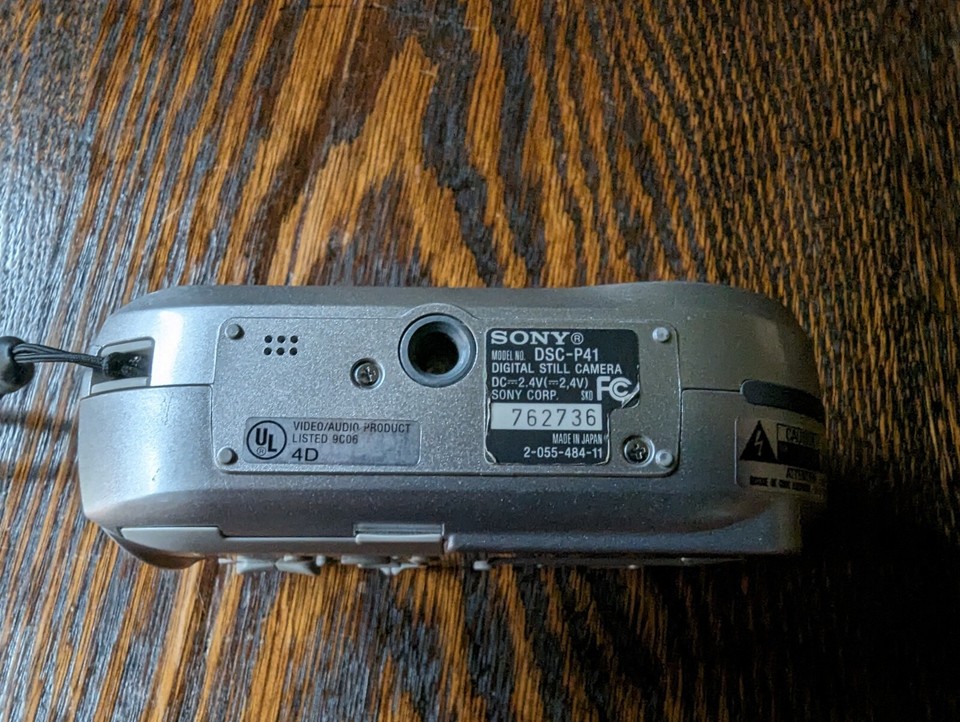 Sony Cyber-shot 4.1 MP Digital Camera MPEGMovieVX Smart Zoom DSC-P41 ...