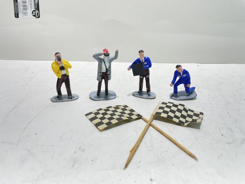 1:32 Scale Slot Car Figure Crew Race Track Scenery Unbranded Made Of ...