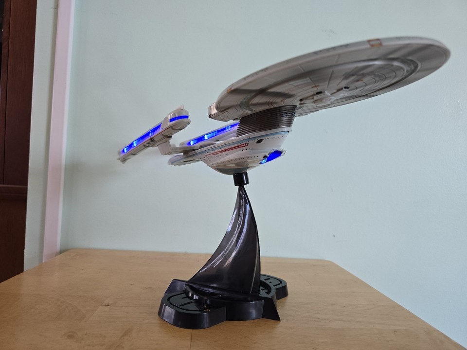 Diamond Select Art Asylum Star Trek USS Enterprise B NCC-1701-B Battle ...