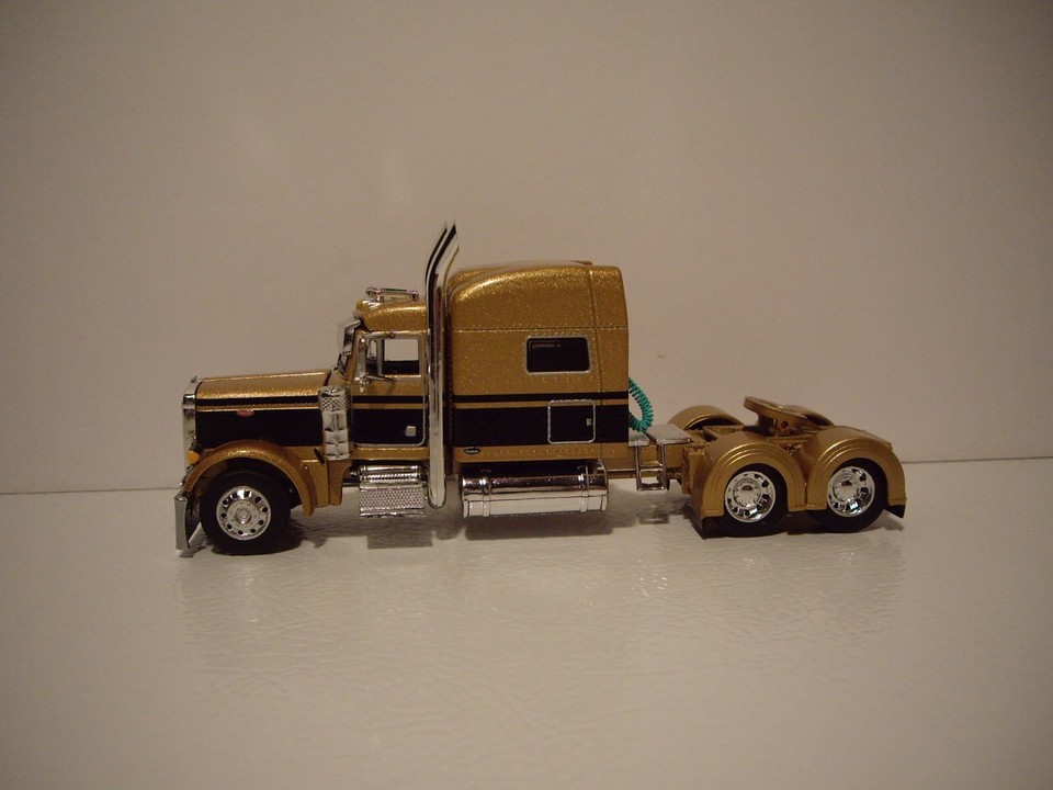 DCP FIRST GEAR 1/64 GOLD AND BLACK PETERBILT 379 WITH 70'' MID ROOF ...
