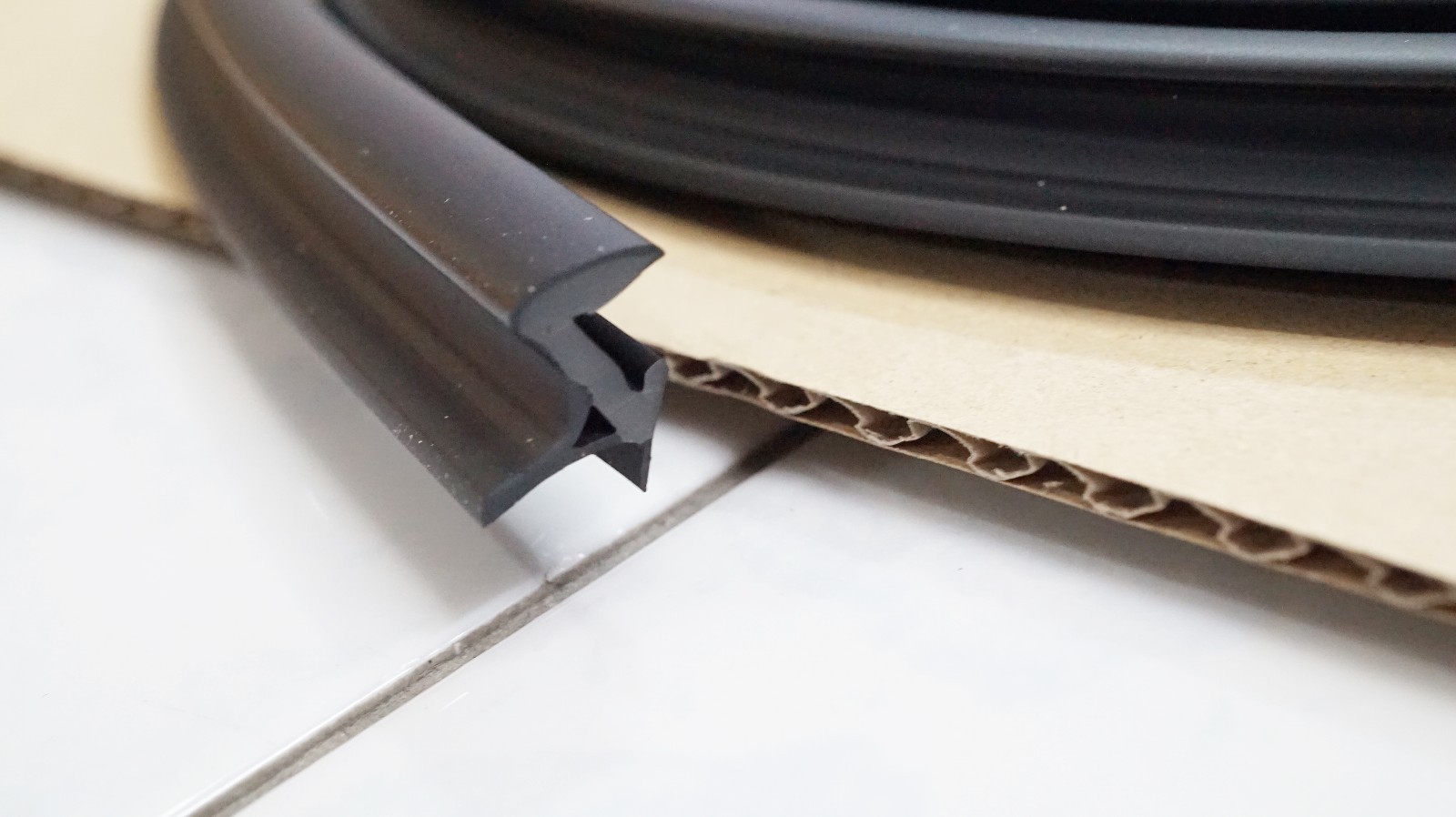 TOYOTA HILUX FORTUNER 2005-2014 MOULDING, WINDSHIELD,OUTER UPPER 75531 ...