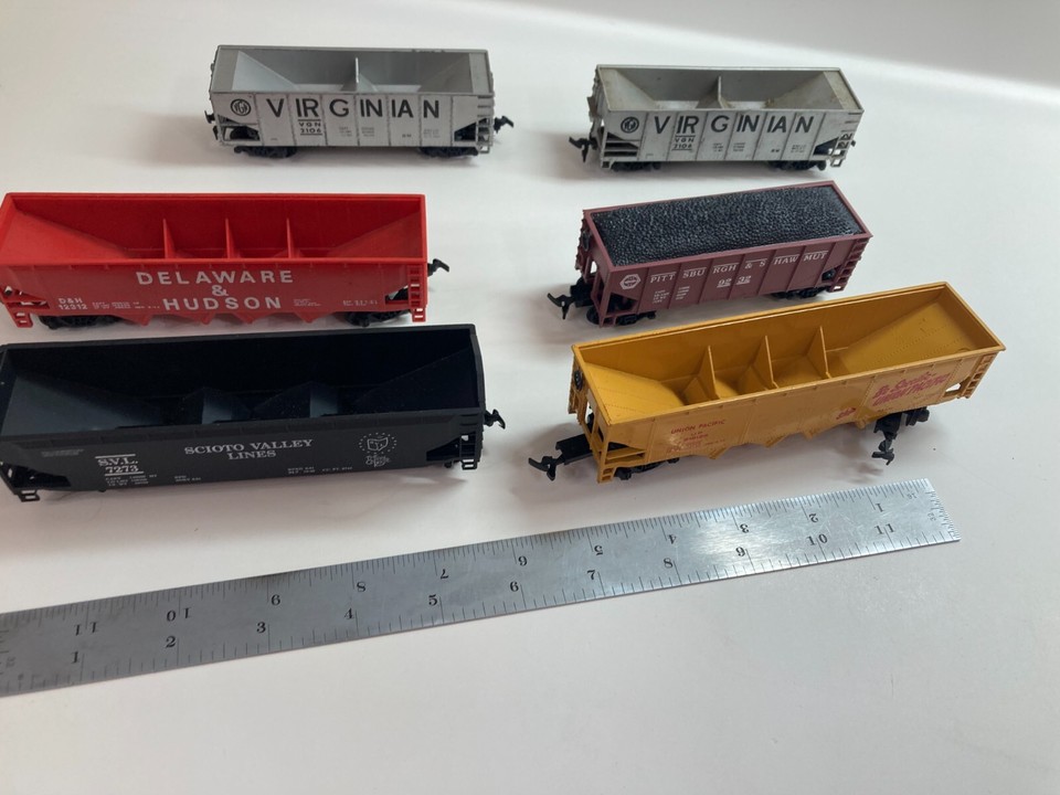 Lot of 6 HO Scale Hoppers Train Car Railroad colors brands as pictured ...