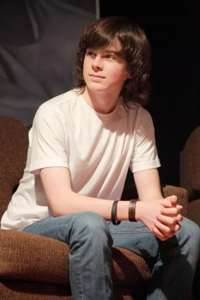 Chandler Riggs Posing in White T shirt and Blue Jeans 4x6 PHOTO PRINT ...