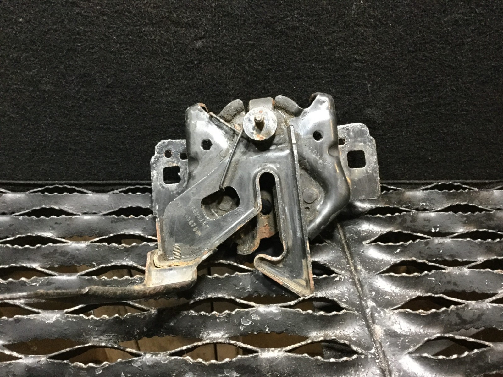 2001-2007 01-07 Ford Escape Front Hood Latch Lock Release YL84-16A771 ...