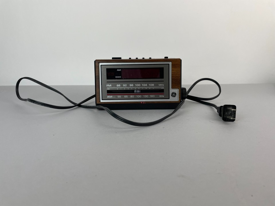 VINTAGE 80s/90s GE 7-4601A Alarm Clock Radio Woodgrain Retro Digital ...