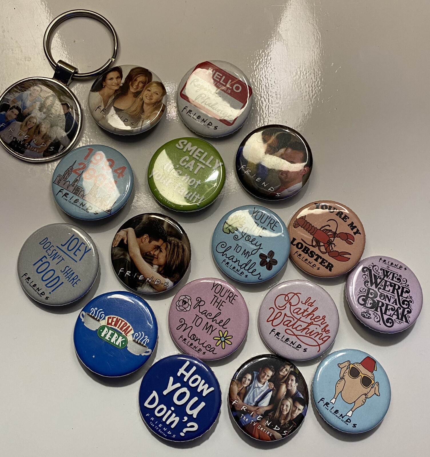 1" LOT OF 16 FRIENDS TV SHOW BUTTONS And 1 Key Chain | eBay