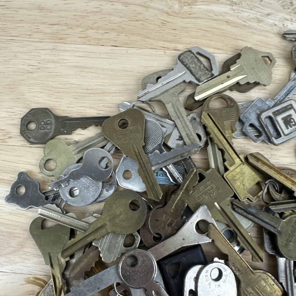 Vintage Junk Drawer Key Lot, Car Automotive Keychains Some Blanks GM ...
