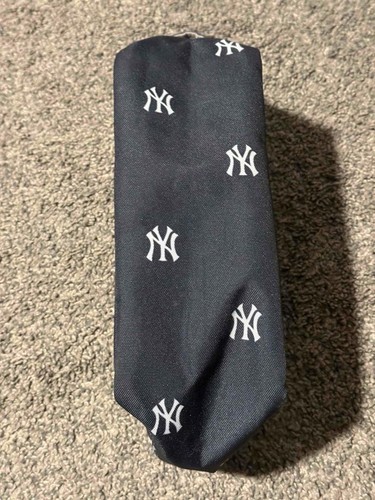 New York Yankees Herschel Supply Co. Chapter Repeat Logo Travel Kit ...