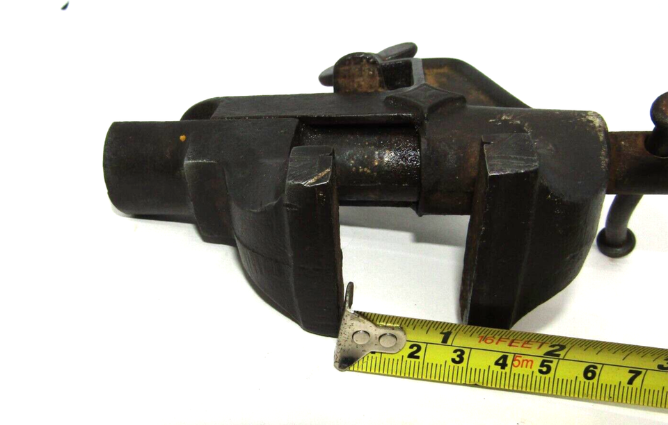 Vice, Small engineer's-type vice, probably used by jewellery makers ...