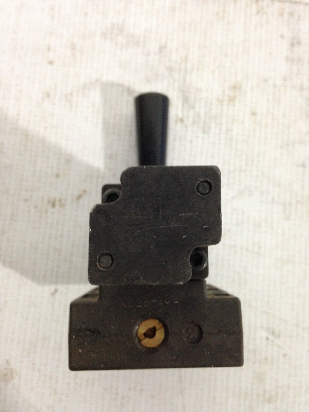 Schrader Bellows M204-246-21 Cam Operated Valve w/ 1/4" NPT Ports -Lot ...