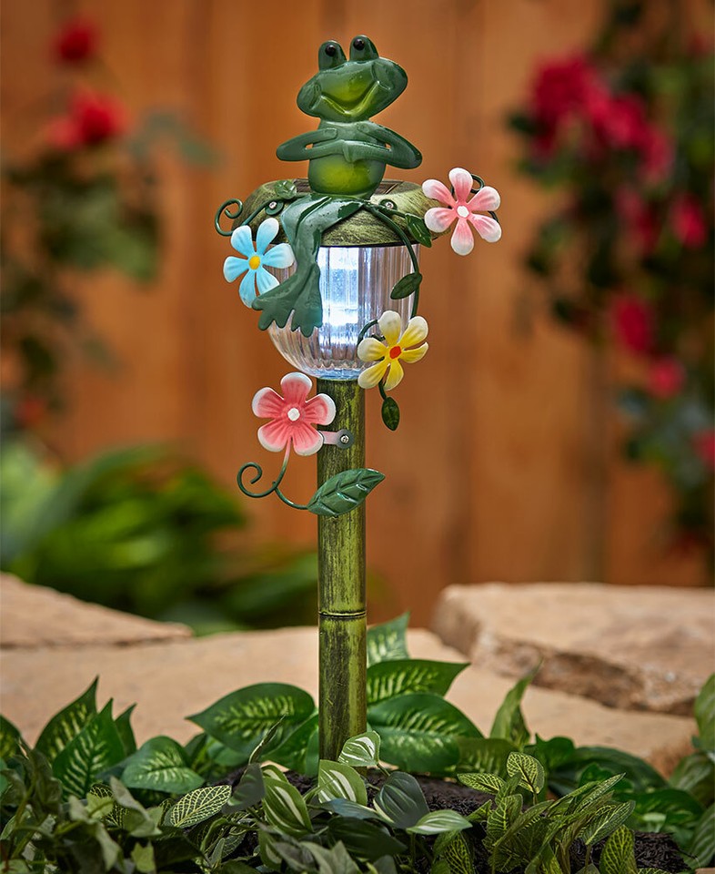 DECORATIVE SOLAR "FROG" STAKE: ADORABLE ADDITION TO YOUR OUTDOOR/GARDEN ...