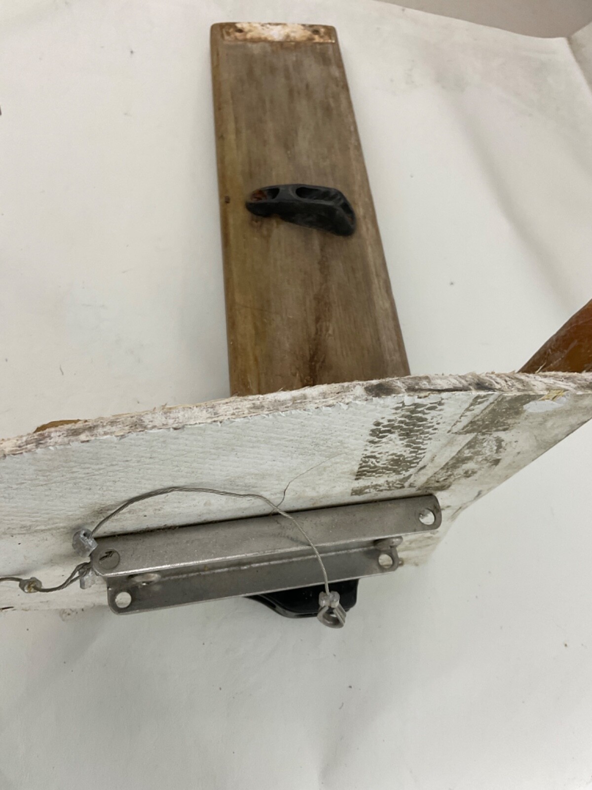 CHRYSLER MUTINEER SAILBOAT compression post and mast tabernacle. Cable ...