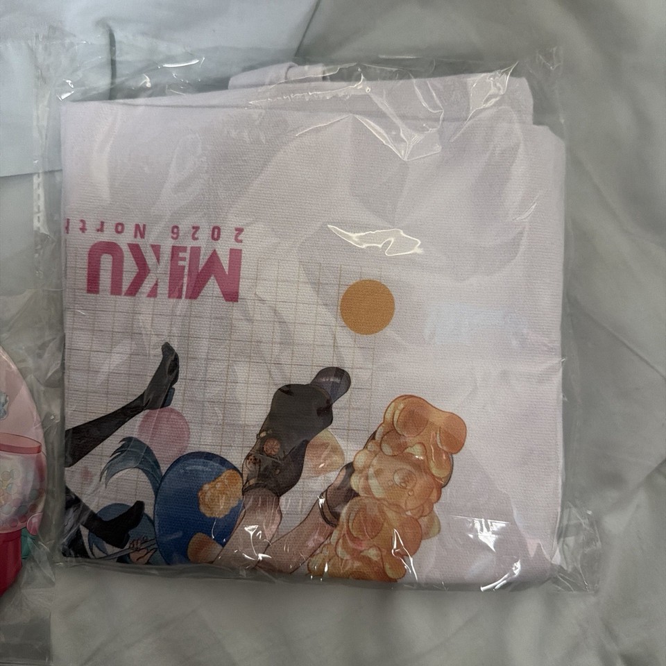 MIKU EXPO VIP Hatsune Miku Button Badge and Tote Bag | eBay