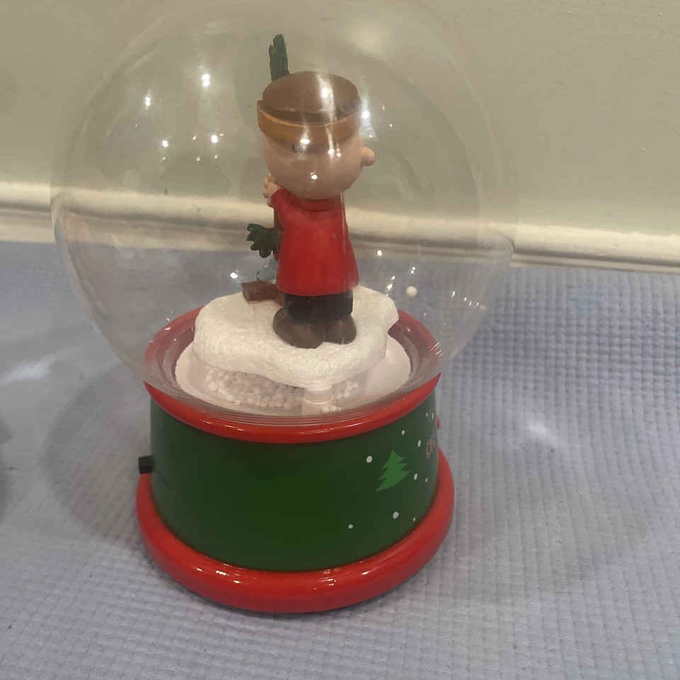 Charlie Brown OH Christmas Tree Snowglobe Battery Tested Great ...