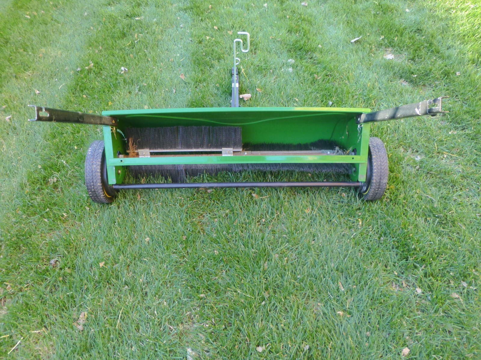 John Deere 44" Lawn Sweeper LP49038 Tug Behind Landscape Leafs & Grass ...