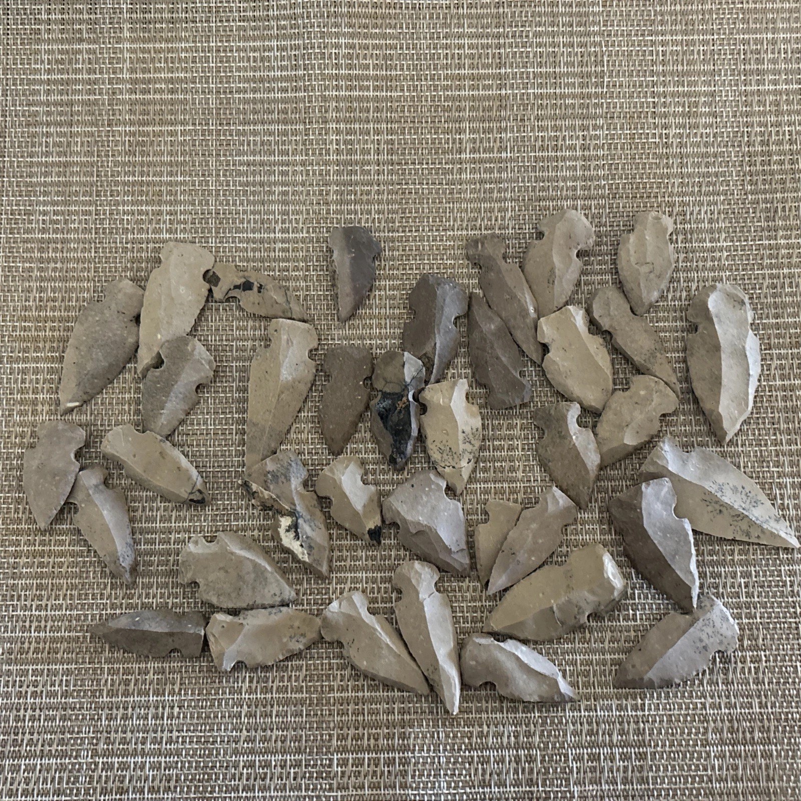 10 Flint Arrowheads 1-1/2 - 2 inches long. Replicas, modern made | eBay