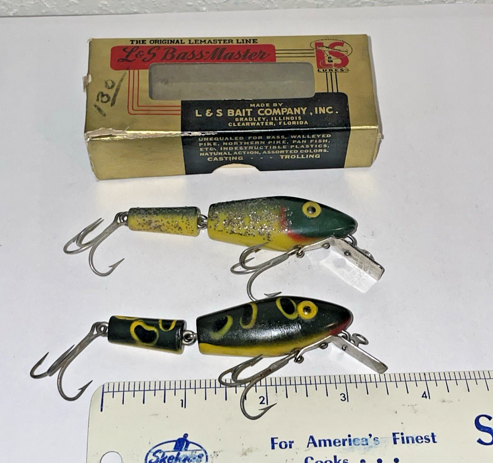 TWO VINTAGE L&S BASS MASTER 15 FISHING LURES & EMPTY LURE BOX | eBay