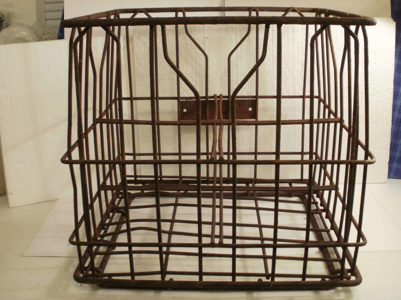RUSTY (TX) BORDEN CO. 12-67 NICE WIRE CRATE WITH DIVIDER FOR 4...1-GAL ...