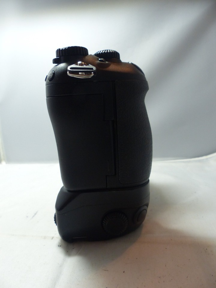 Olympus E1 With Zuiko 70-300mm zoom. Comes with the grip. Shutter count ...