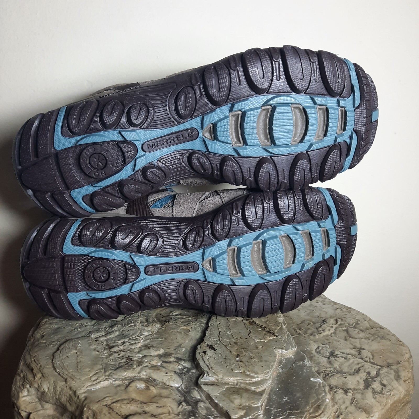 MERRELL Women's Deverta 2 Mid Waterproof Hiking Boot Brown Sz. 9.5 ...