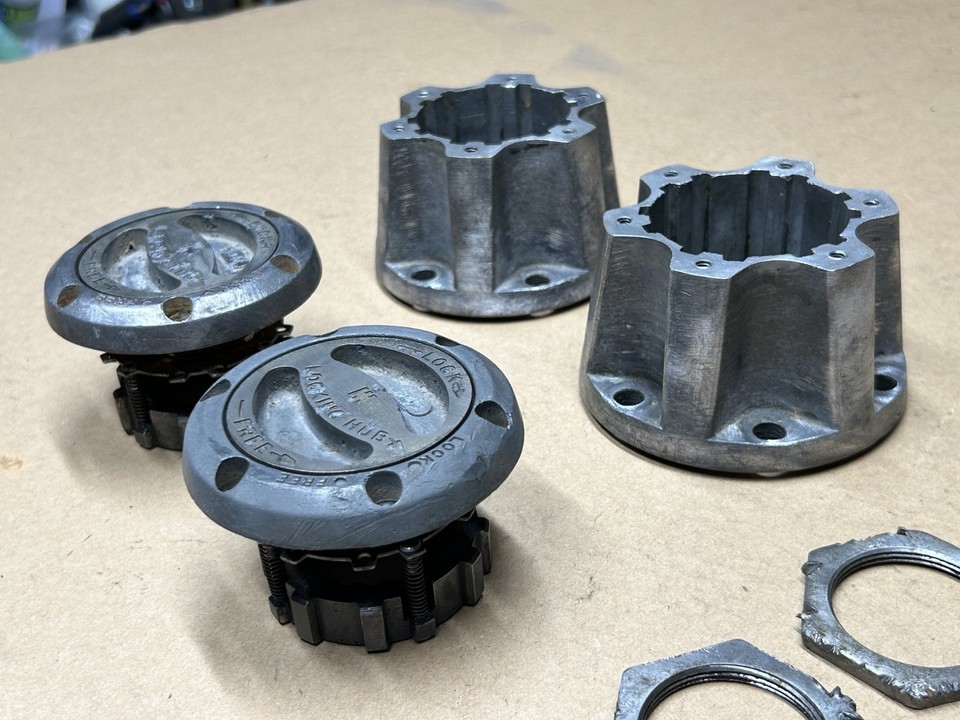 IH International 4X4 Front Locking Hub Externally Splined Dana 44 Pair ...