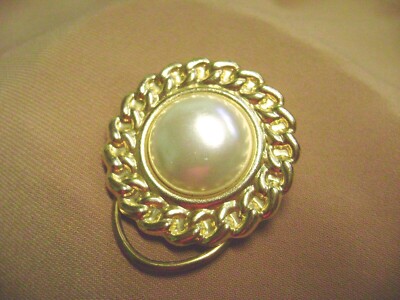 VINTAGE ROUND FAUX PEARL GOLD TONE SCARF CLIP | eBay
