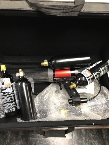 bleacher reacher pro. T-shirt gun launcher. Red and black. w/ CO2 Cans ...