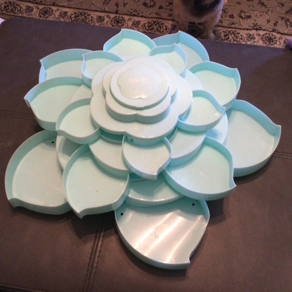 We R Memory Keepers Bloom Flower Craft organizer Storage,opens to 16 ...