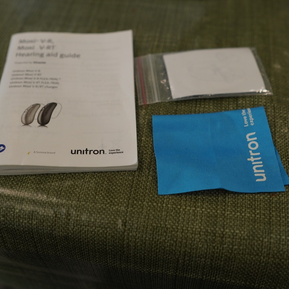 Unitron Maxi V-R Platinum Right and Left rechargable hearing aids with ...