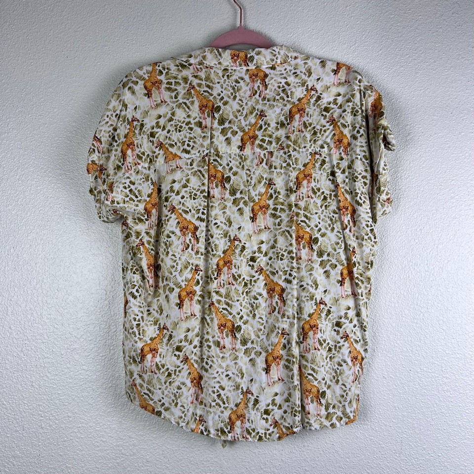 Jane + Delancey Giraffe Print Button Front Tie Hem Top Size L | eBay.de
