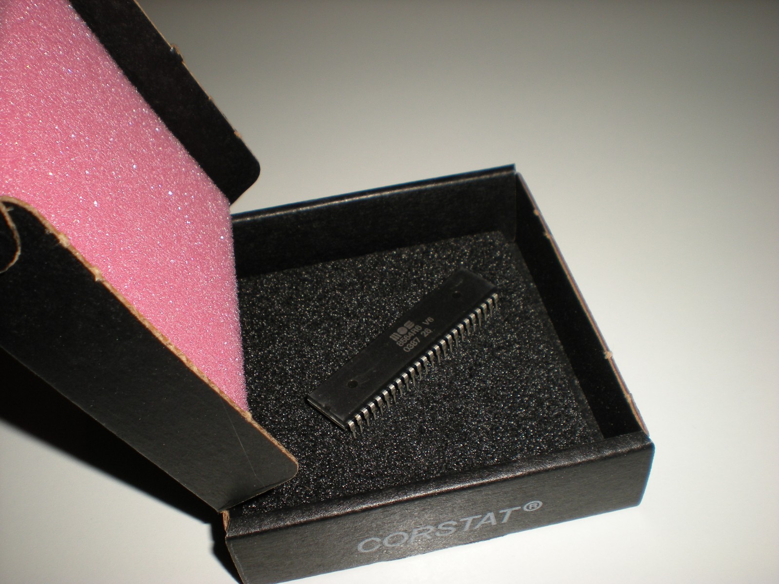 MOS 8564R6 Composite NTSC (not PAL) 40 column IC chip for Commodore 128 ...