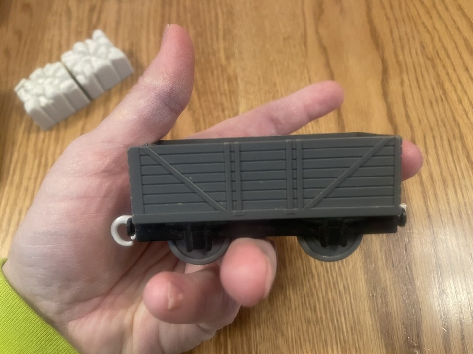 Thomas & Friends Motorized Ben + Freight Cars And Cargo WORKS | eBay