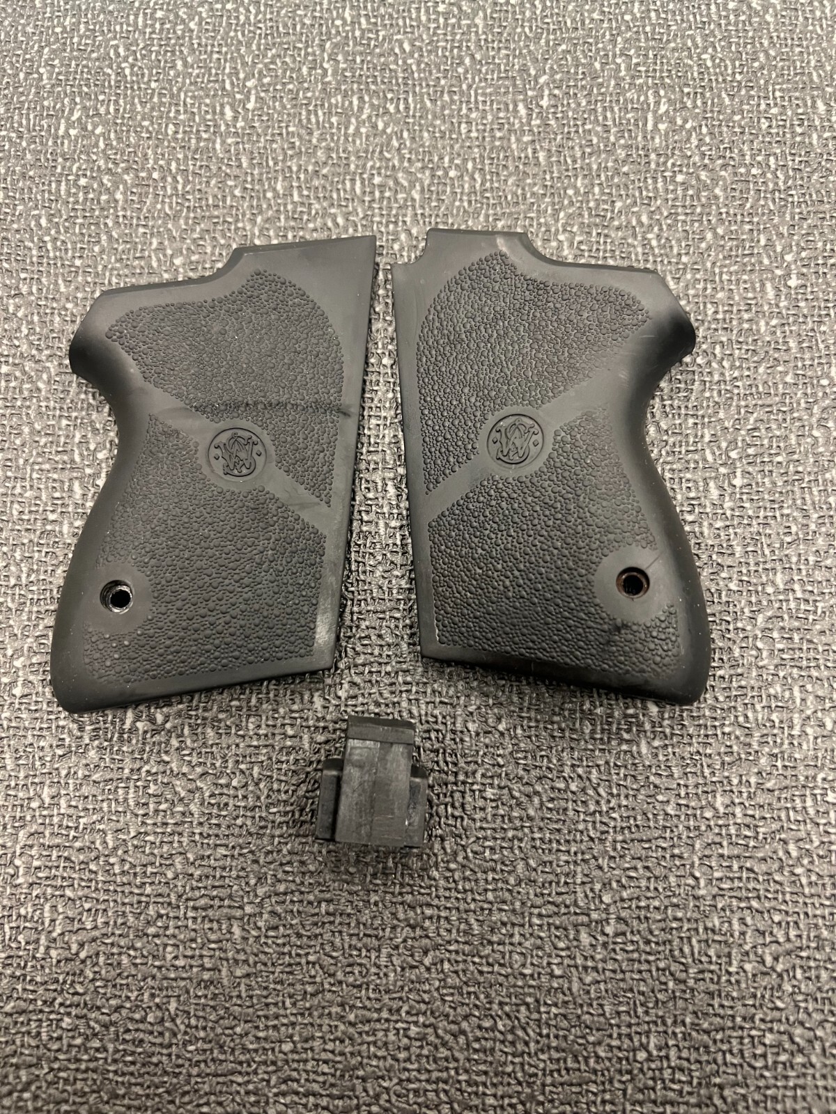 Smith & Wesson CS 40-45 Grips | eBay