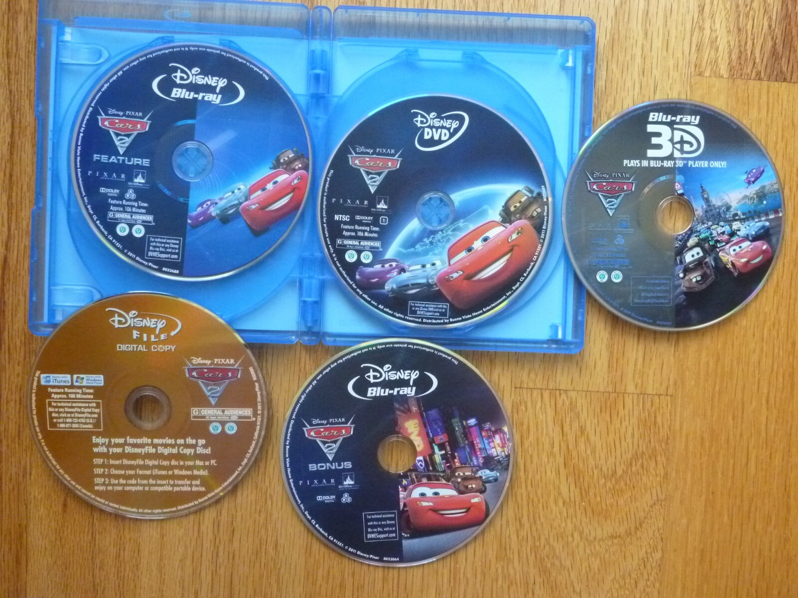 CARS 2 5-Disc Blu-ray 2D + Blu-ray 3D + DVD + Bonus Disney Pixar ...