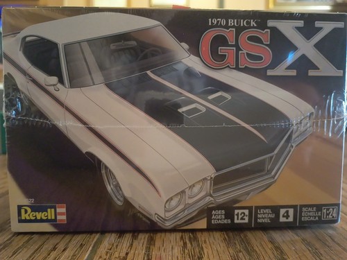 Revell Buick GSX 2`n1 1970 1:24 Scale Car Model Kit - White (85-4522 ...