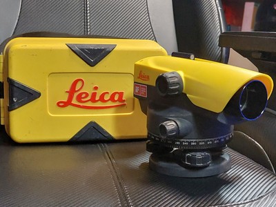 Levels & Surveying Equipment - Leica Level