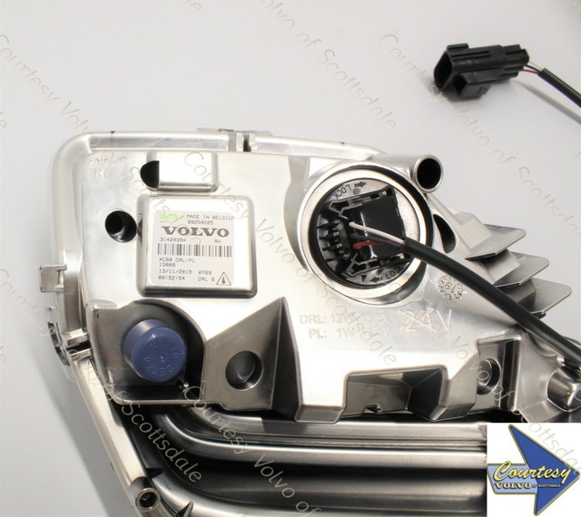 Genuine Volvo Parking Light - Front Passenger Side 31420394 for sale ...