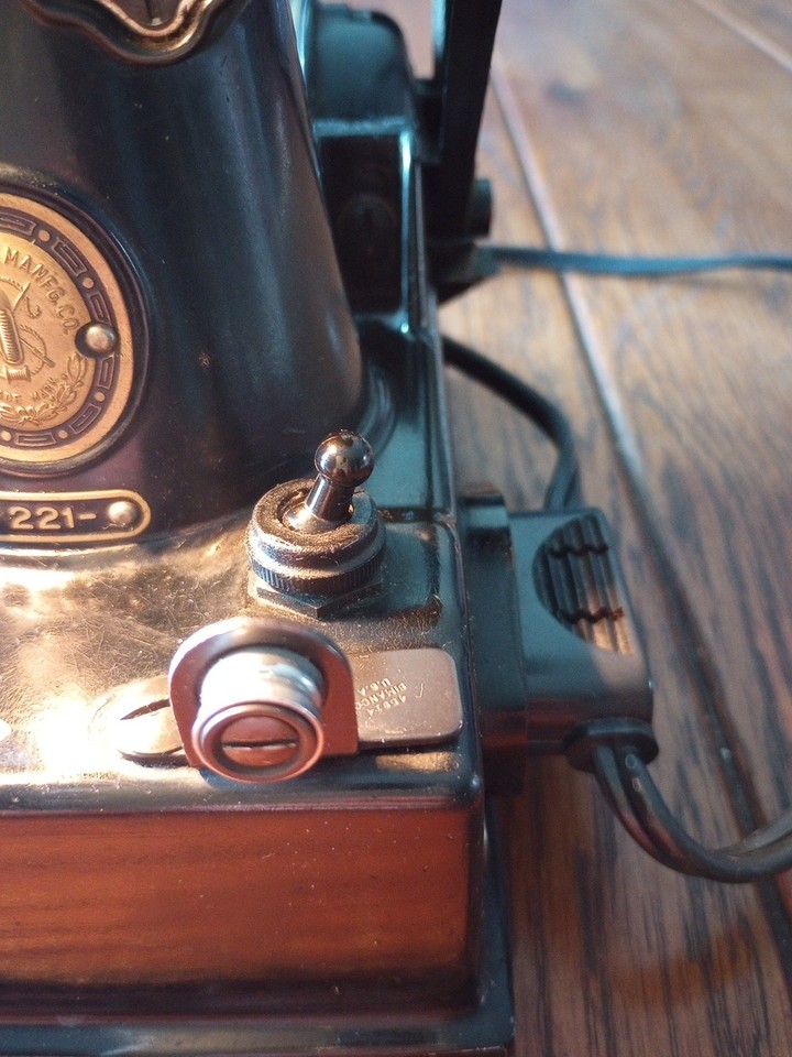 Vintage Singer 221 Featherweight Sewing Machine 678-3B w/ Pedal & Case ...