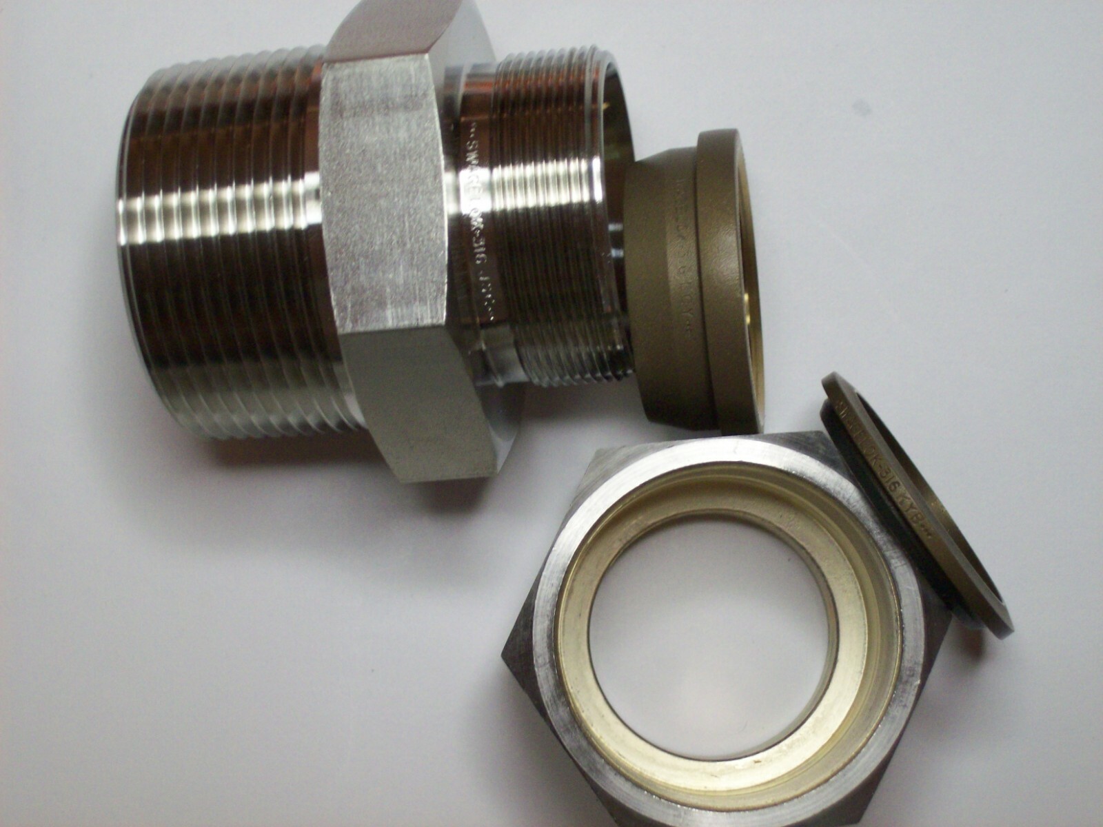 Swagelok SS-2000-1-24BT 1-1/4" Tube -1/2" NPT Bored Thru Male Connector ...