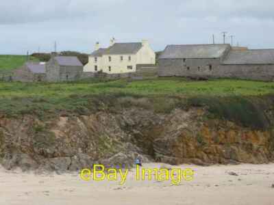 Photo 6x4 Farm buildings,Trecastell Bryn Du/SH3472 Farm buildings above ...