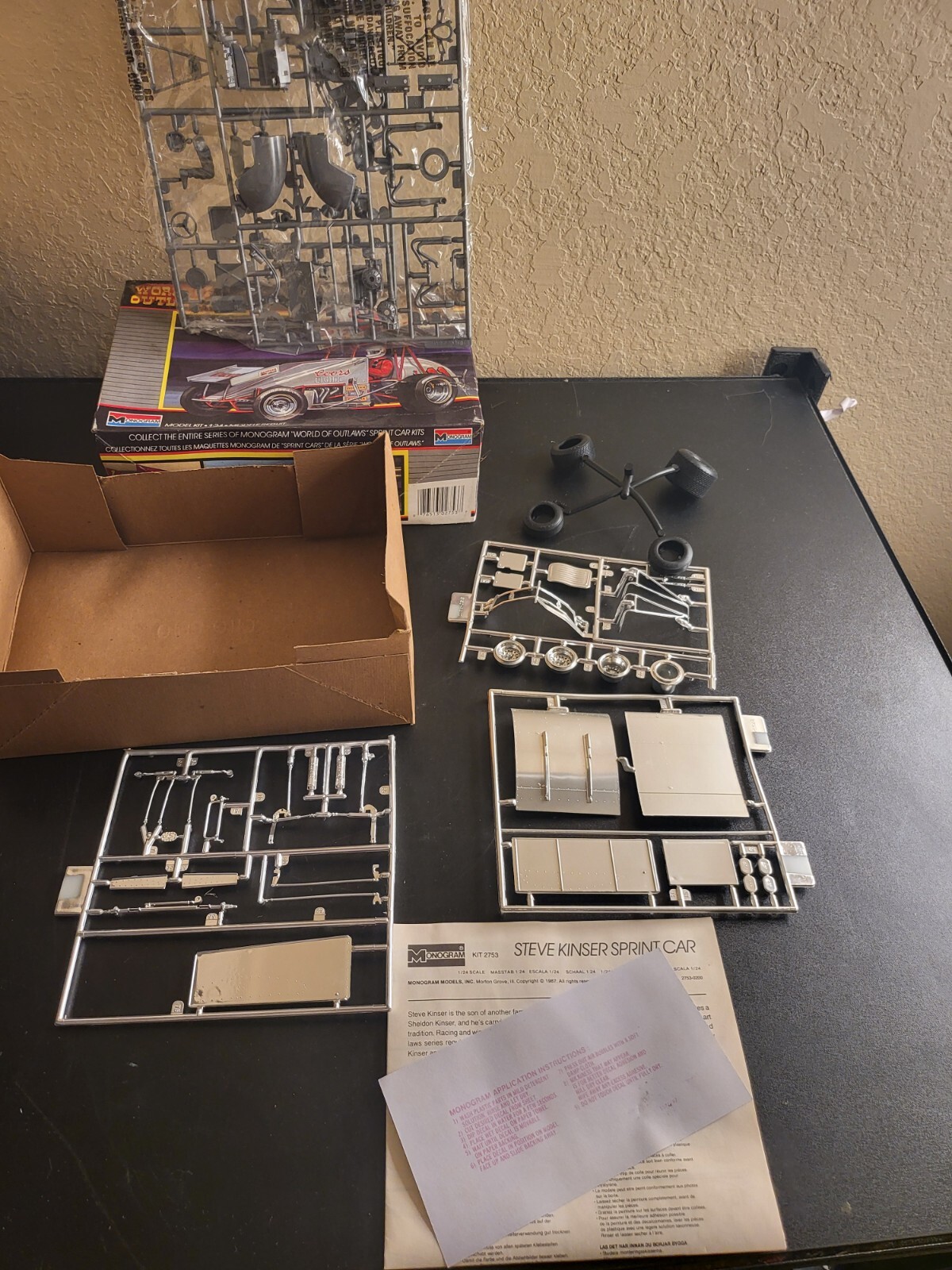 Monogram World of Outlaws Steve Kinser Sprint Car 1:24 Kit #2753 Open ...