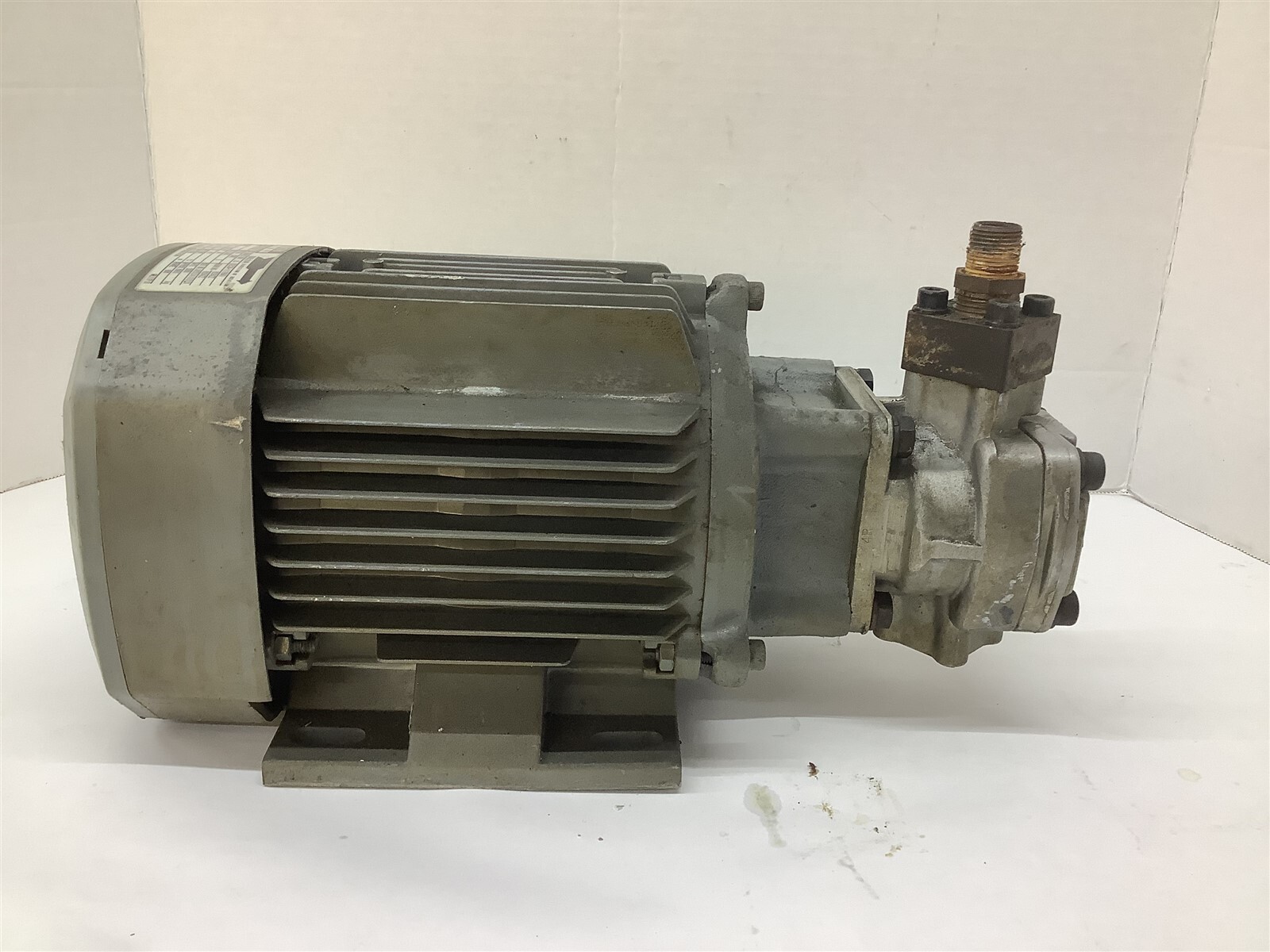 Nachi LTIS-NR AC Induction Motor 0.75kW W/ UGP-0A-5-07B-4-7701C Uni ...