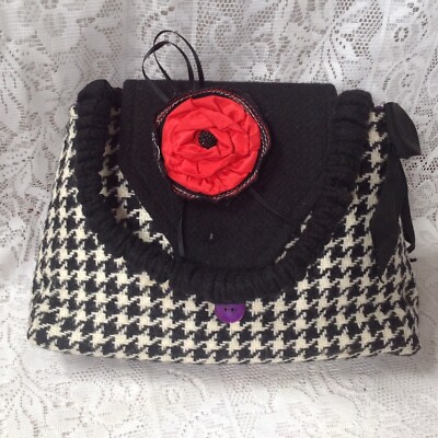 Hand Made In England Molly Riddle Black & White Dog Tooth Wool Pouch ...