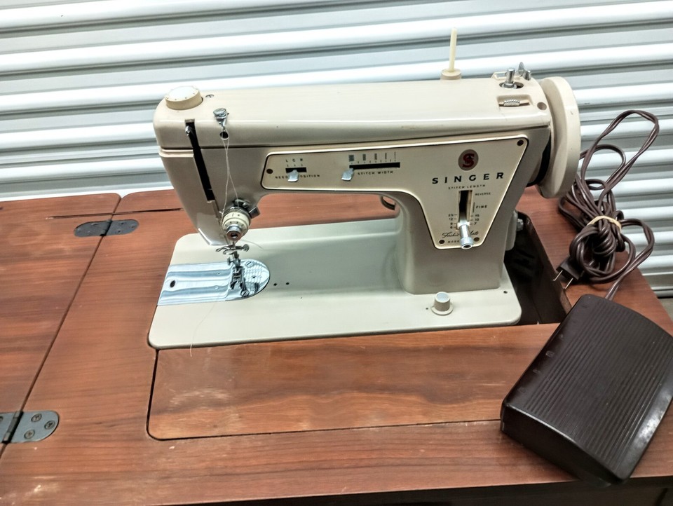 Vintage Singer Fashion Mate Sewing Machine Model 237 w/ Pedal On Table ...