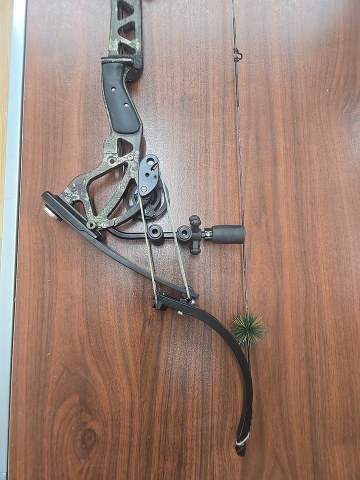 Oneida Eagle Phoenix Bow RH Draw Length 30-50 Draw Weight | eBay