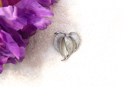 VINTAGE REPRO PIN BROOCH PETAL HANGING LEAVES TREE FERN STEM SILVER ...