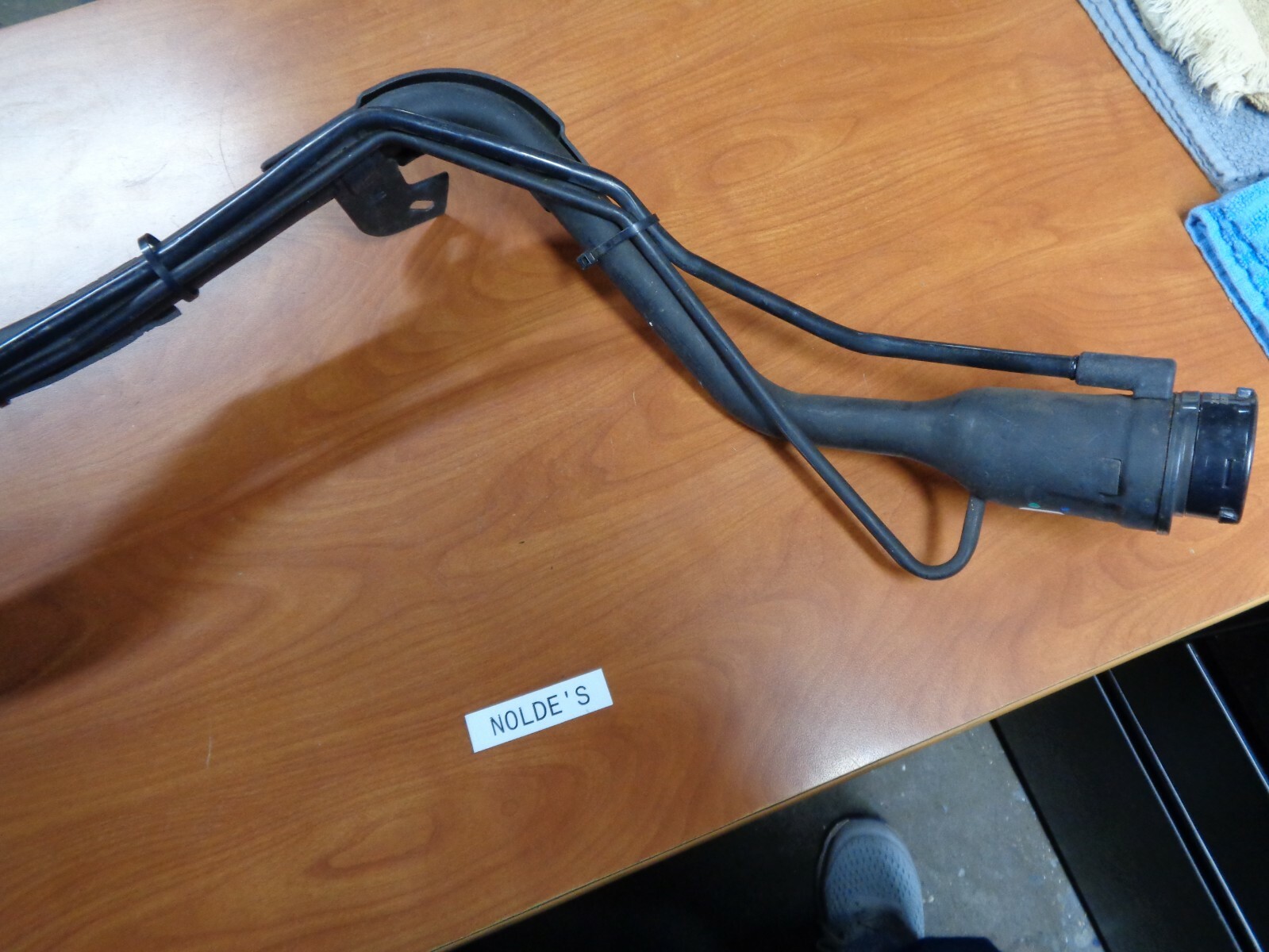 Ford AA8Z-9034-E Fuel Tank-Fuel filler neck tube SK5670 DSU13 | eBay