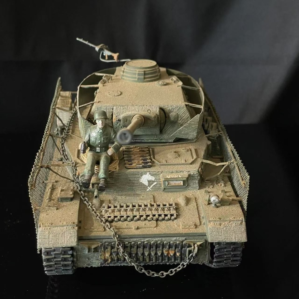 Built 1/24 Scale Panzer IV J Tank Model with Protective Side Skirts and ...