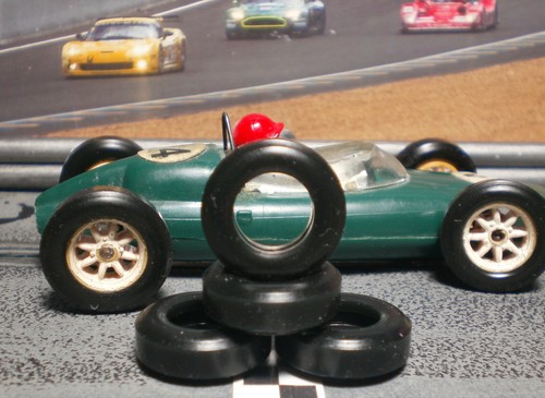 1/32 URETHANE SLOT CAR TIRES 2pr PGT-21062V fit Tri-ang Scalextric F1 ...